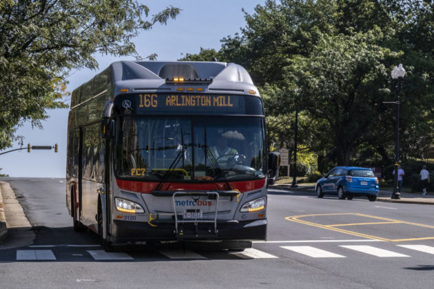 Efforts targeting rampant Metrobus fare-evasion gather steam | ARLnow.com