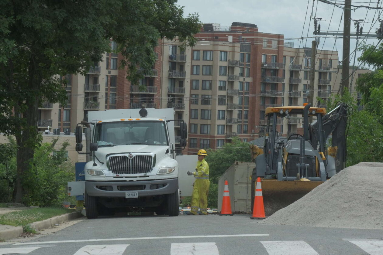 JUST IN: Large gas line struck in Courthouse | ARLnow.com
