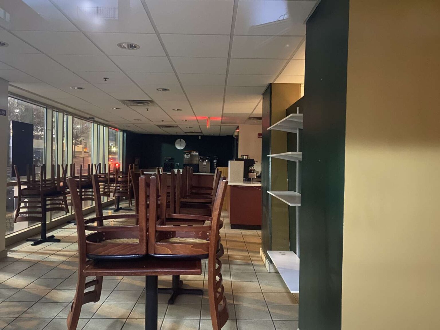 Gallery Market & Cafe on N. Oak Street in Rosslyn seems closed | ARLnow.com