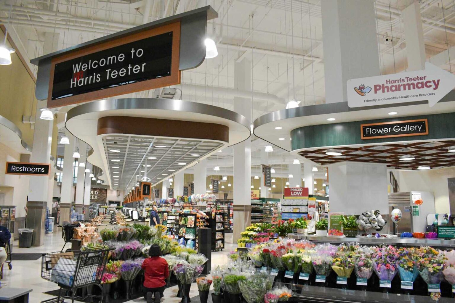 Harris Teeter marks Ballston grand opening with free sampling event as ...
