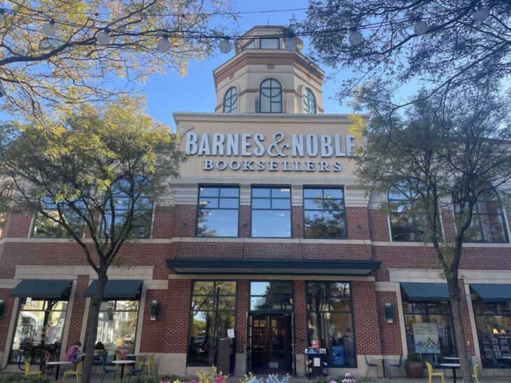 Clarendon’s Barnes & Noble is closing in May for remodeling around new ...
