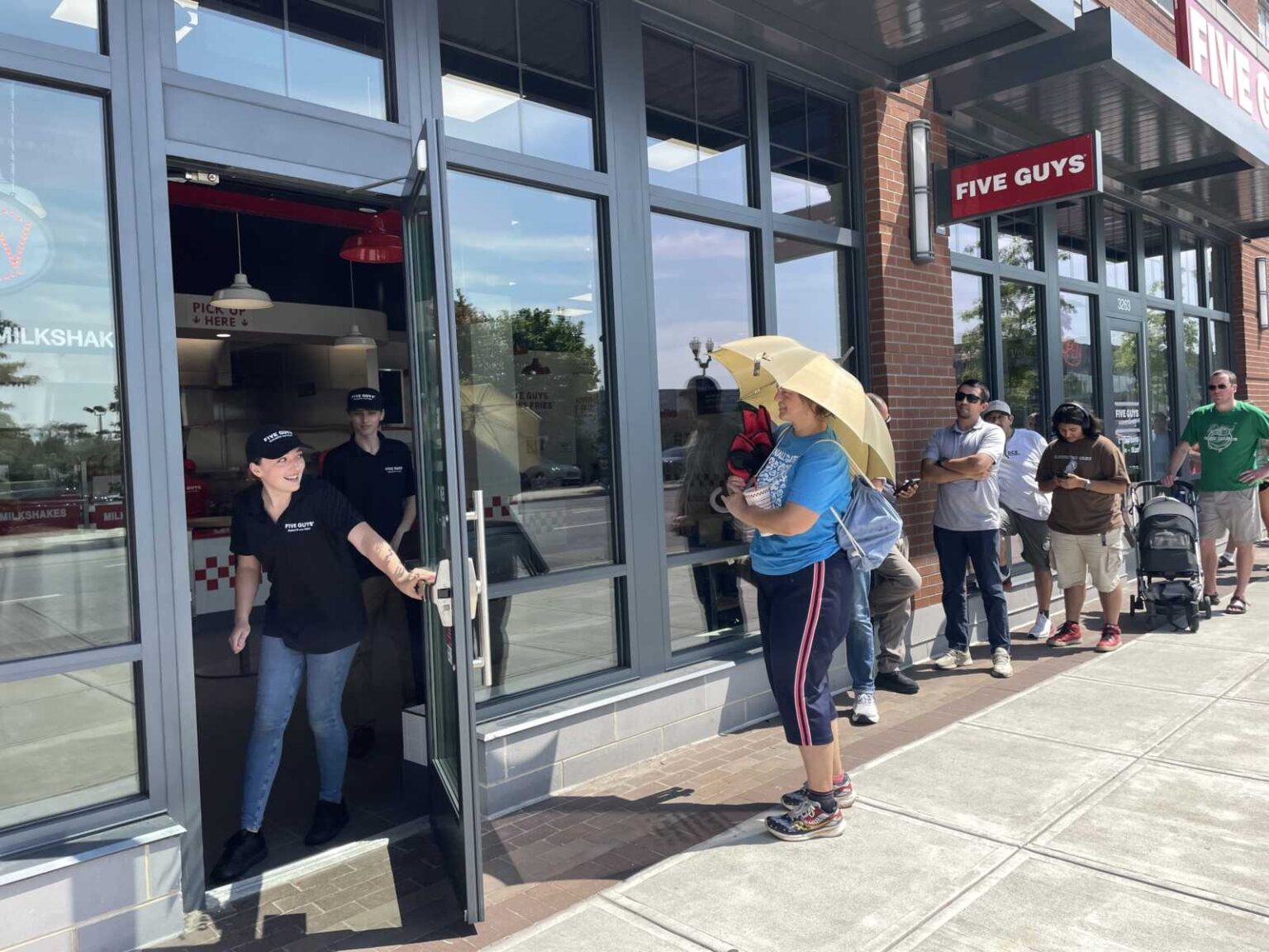 Five Guys returns to company’s very first location on Columbia Pike ...
