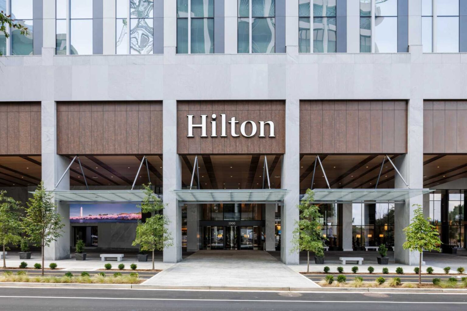 New 36-story hotel opens in Rosslyn with an American restaurant ...