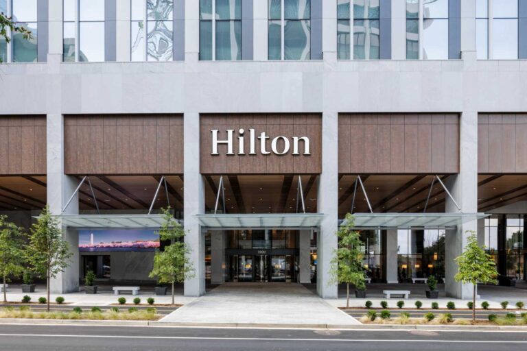 New 36-story hotel opens in Rosslyn with an American restaurant ...