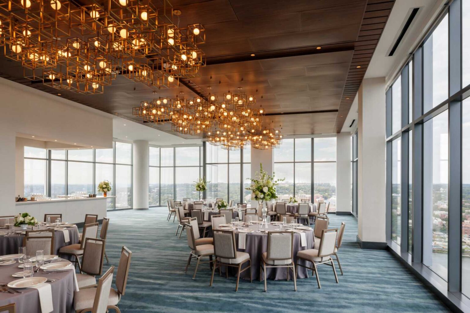 New 36-story hotel opens in Rosslyn with an American restaurant ...