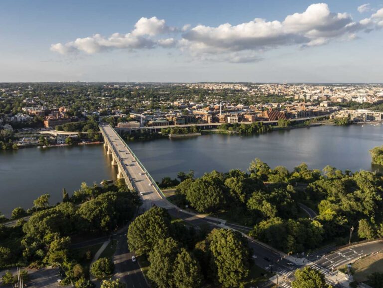 New 36-story hotel opens in Rosslyn with an American restaurant ...