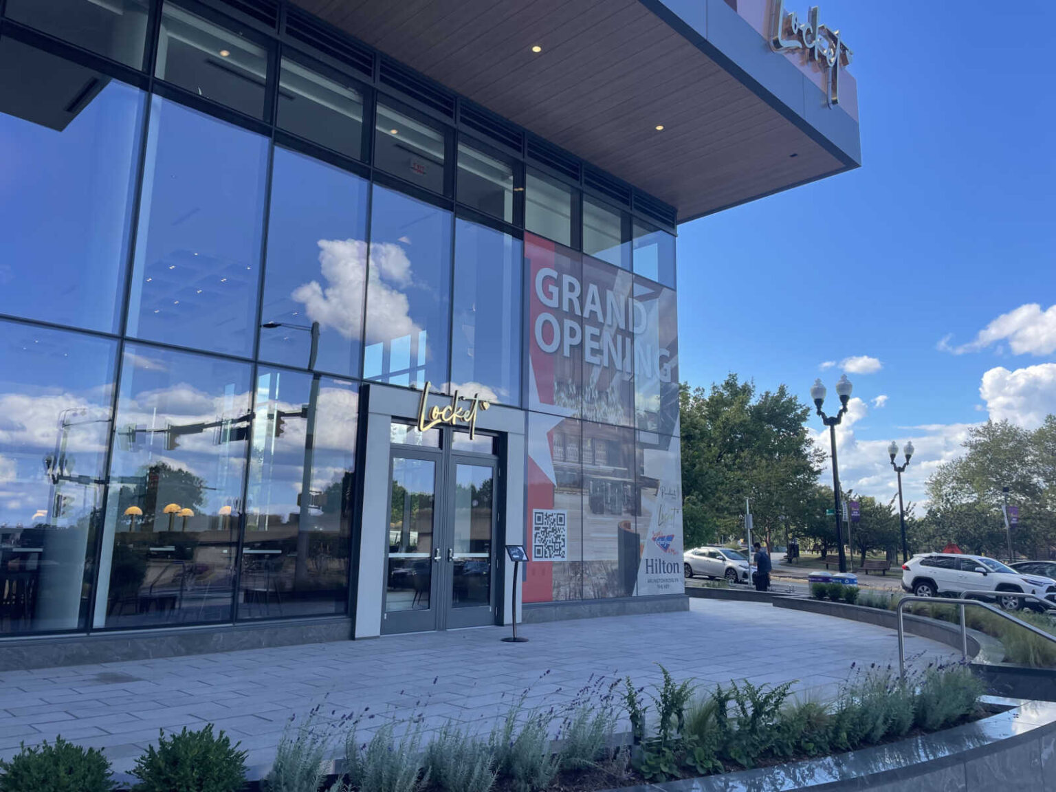 New 36-story hotel opens in Rosslyn with an American restaurant ...
