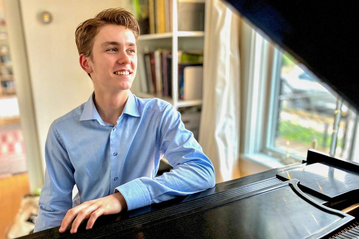 Yorktown sophomore wins piano competition, will perform with National ...