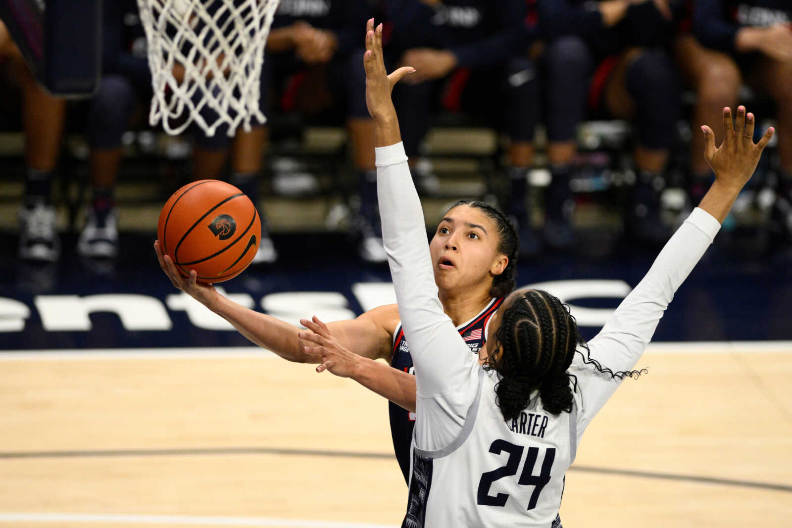 Arlington’s Azzi Fudd plays in front of hometown fans for last time in ...
