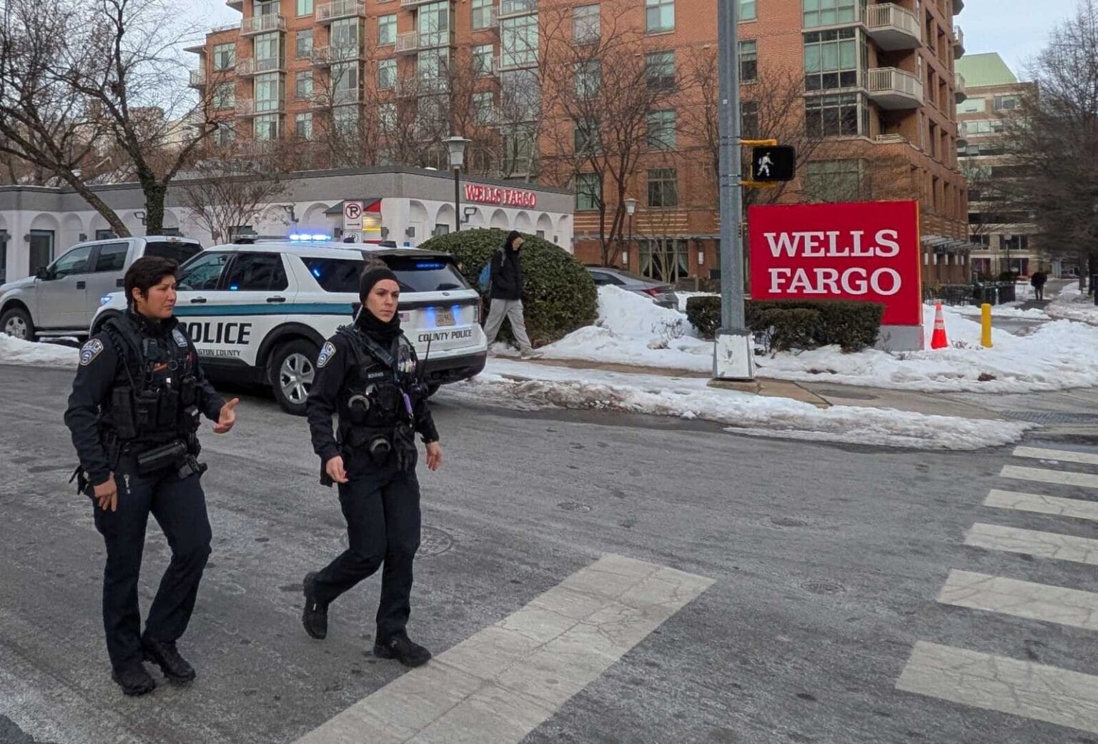 JUST IN: Police on scene of unsuccessful bank robbery in Ballston ...