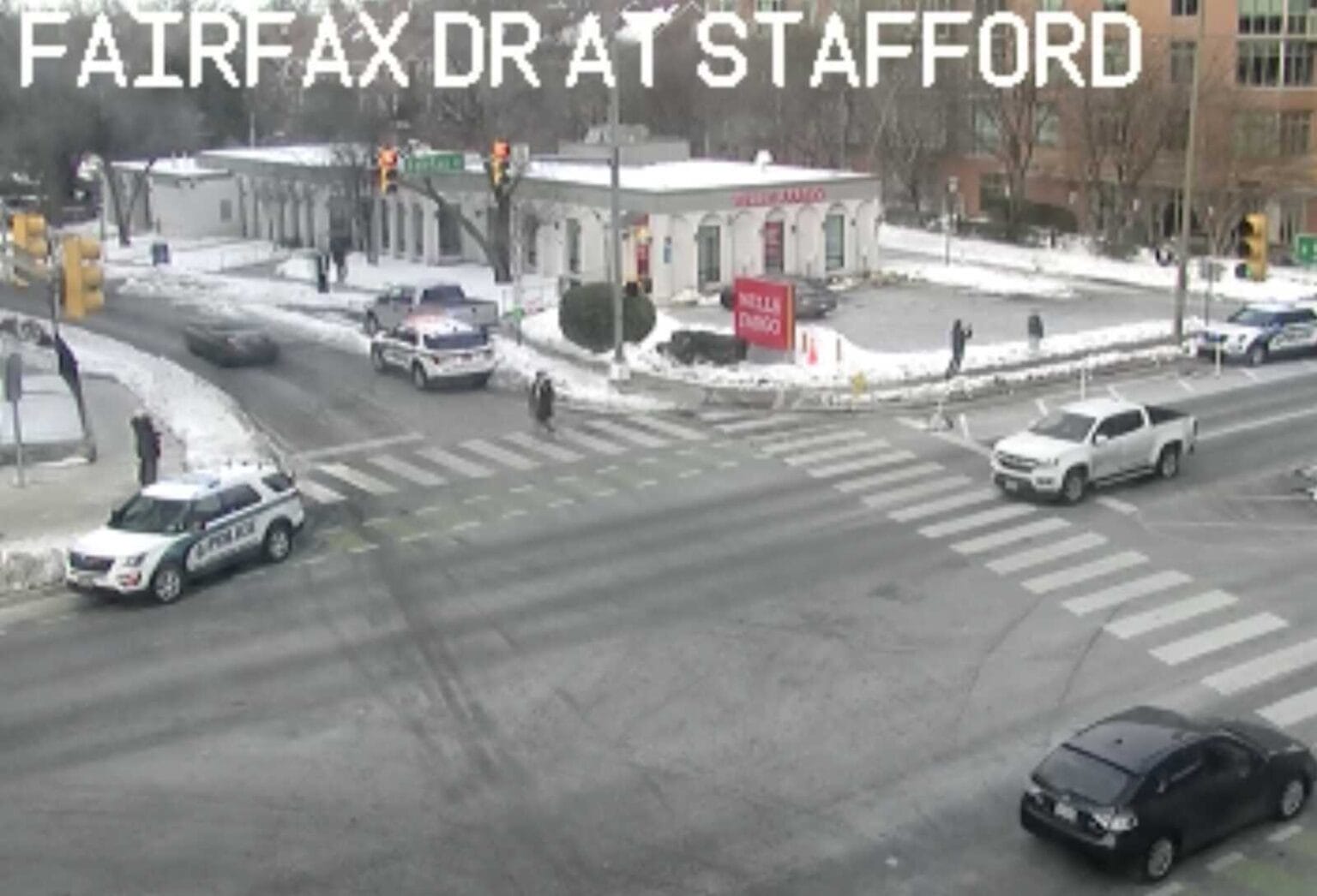 JUST IN: Police on scene of unsuccessful bank robbery in Ballston ...